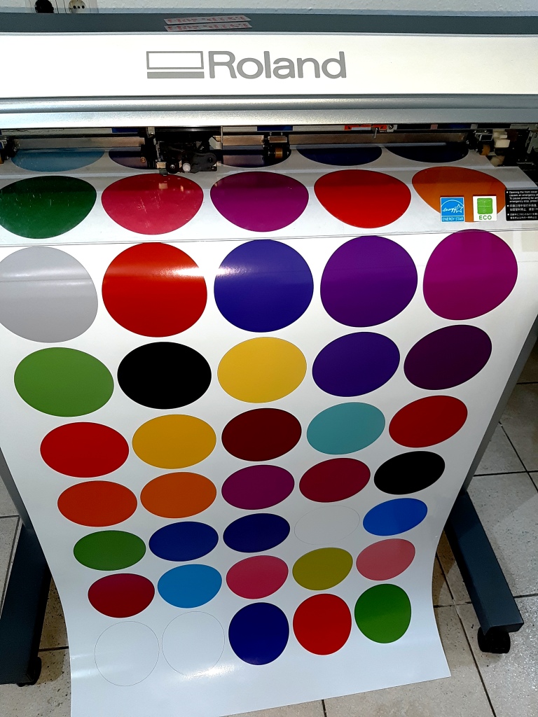 PKW Aufkleber bunte Punkte | Beflocken und bedrucken von Textilien in ...